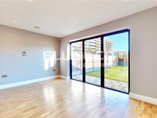 Bideford Avenue, UB6, Greenford