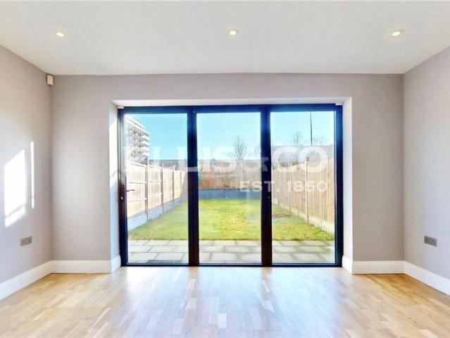 Bideford Avenue, UB6, Greenford