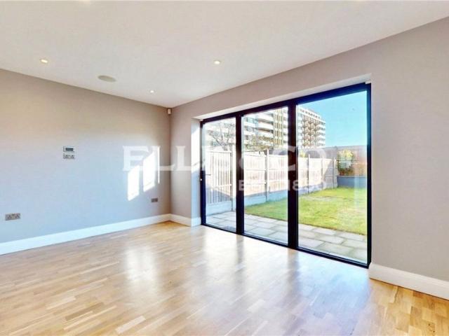 Bideford Avenue, UB6, Greenford