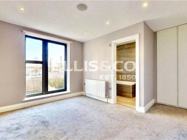 Bideford Avenue, UB6, Greenford