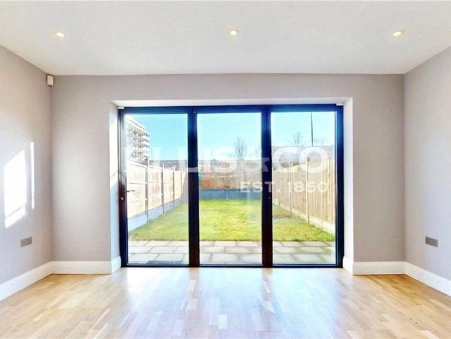 Bideford Avenue, UB6, Greenford