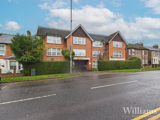 Bierton Road, Aylesbury HP20 2 bed flat to rent £1,150 pcm £265 pw