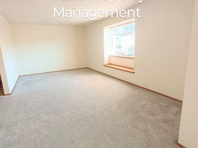 BIG 2 Bed / 2 Bath apartment, commute friendly Bonney Lake location!