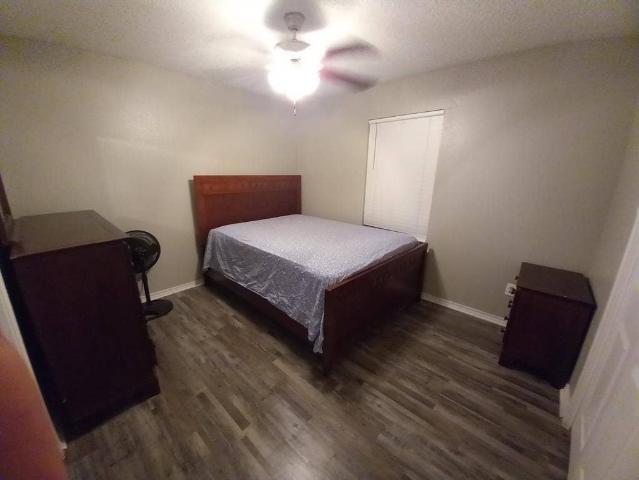 Big beautiful clean room for Rent