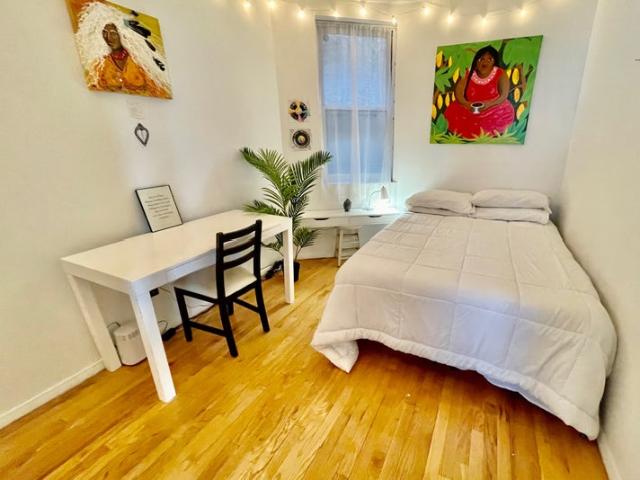 Big, Beautiful Room 2 Blocks from Central Park