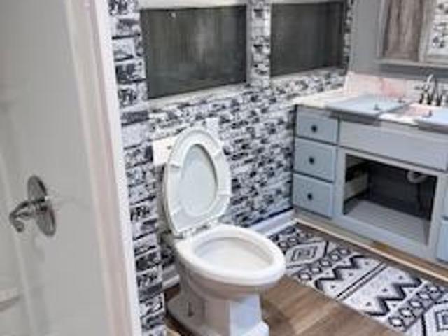 Big Nice Furnished Room Includes Utilities