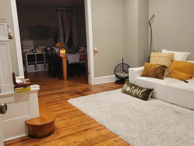 BIG Sunny bedroom in CLEAN and quiet house!