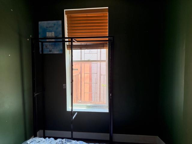 Big Room with Private Bath available near Gates J