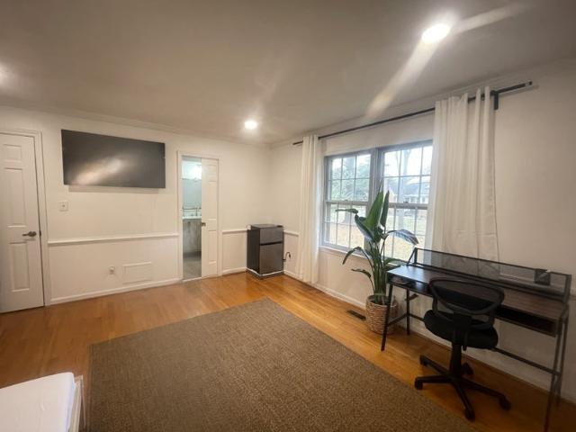 Big room for share prefer female