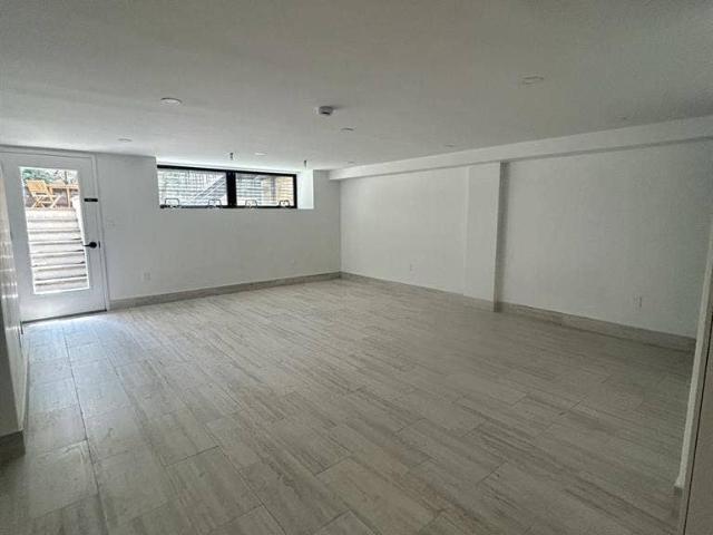 Big room in 3b/3ba duplex