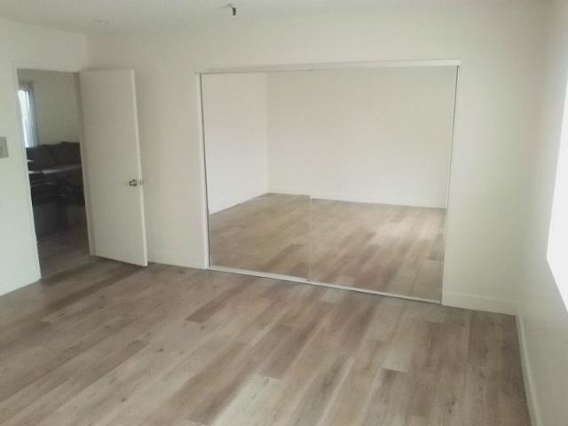 Big Room, Internet, bed, & desk