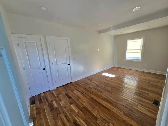 Big Room near Airport with Private bath & Laundry