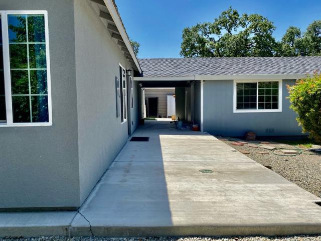 Big Room own entrance walk to shops & transit