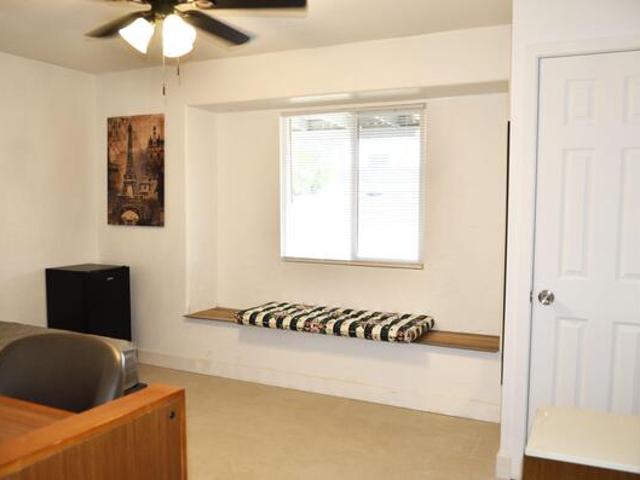 Big Rooms, Bigger Savings: Entire House at Half the Cost! Close by to Bus Stops, Gyms, and Grocery Stores!