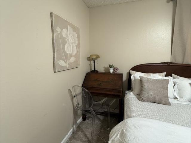Big walk in closer master bedroom with private bat