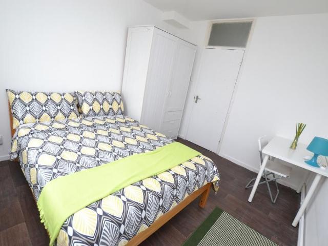 Biggerstaff Street, London N4, 3 bed flat to rent, £2,752 pcm | PrimeLocation