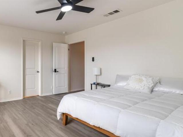 Biggest PadSplit in San Antonio! Modern Oversized Rooms