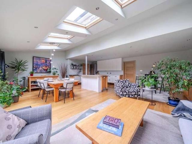 Biggin Hill Close, Kingston Upon Thames, KT2