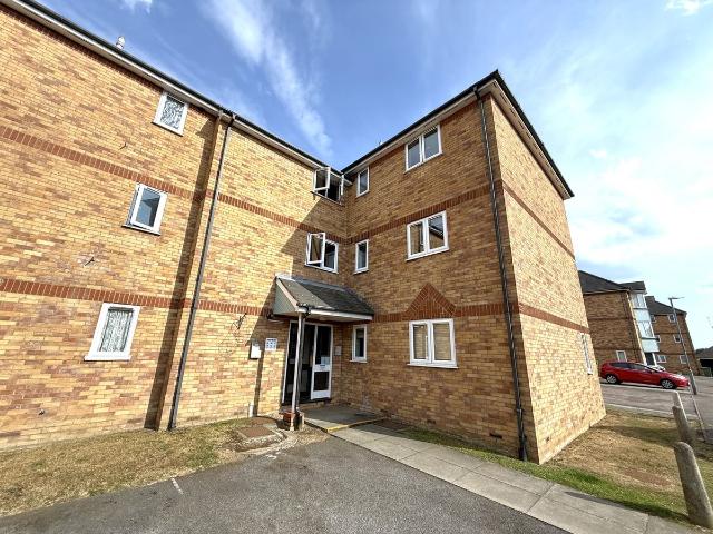 Bignell Croft, Highwoods CO4, 2 bed flat to rent, £1,150 pcm | PrimeLocation
