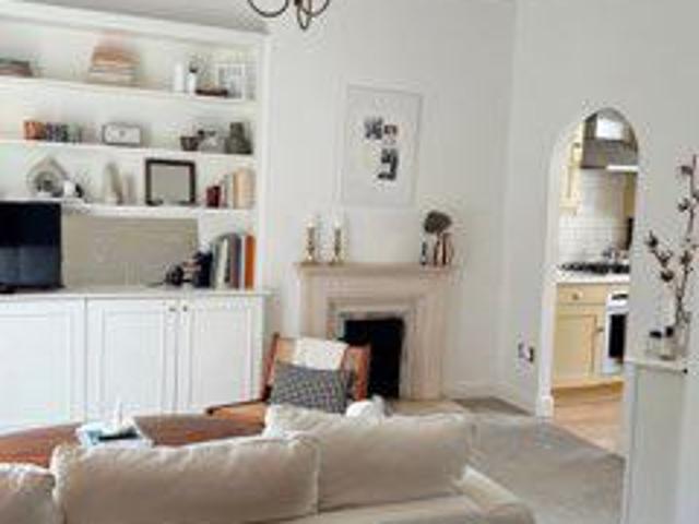 Bijoux bedroom first floor apartment with balcony
