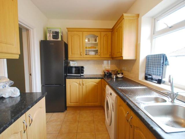 BILTON ROAD 3 bed flat to rent £2,200 pcm £508 pw