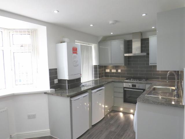Bilton Road, Perivale, Middlesex, UB6 2 bed flat to rent £1,900 pcm £438 pw