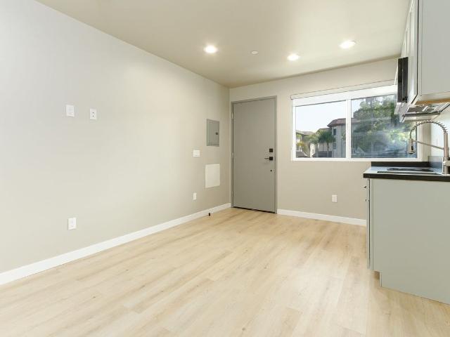 Biltmore La Jolla Studio Apartment for Rent at 5385 La Jolla Blvd, San Diego, CA 92037 Bird Rock