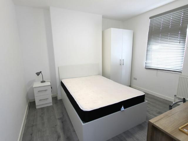 Bill Included Ensuite Room Midland Road, Wellingborough NN8, Room to rent, £550 pcm | PrimeLocation