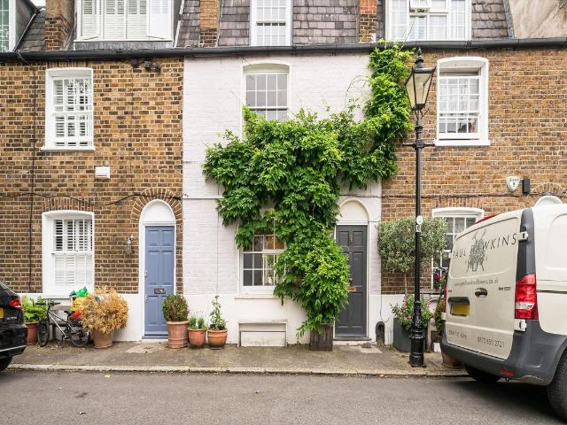Billing Road, London SW10, 3 bed terraced house to rent, £4,767 pcm | PrimeLocation