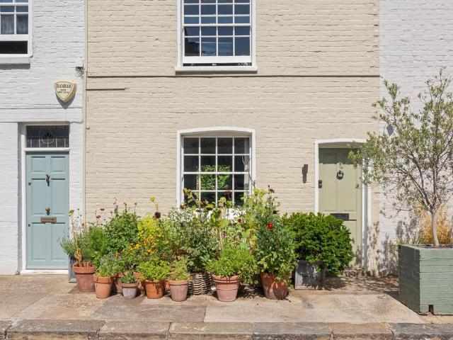 Billing Road, London SW10 3 bed terraced house to rent £8,498 pcm £1,961 pw