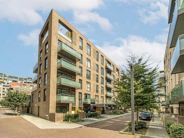 Billinghurst Way, London SE10 2 bed flat to rent £2,600 pcm £600 pw