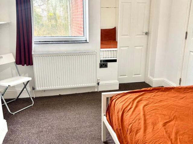 Bills inc One Bed Flat £169 Pw 6 June & 18 June