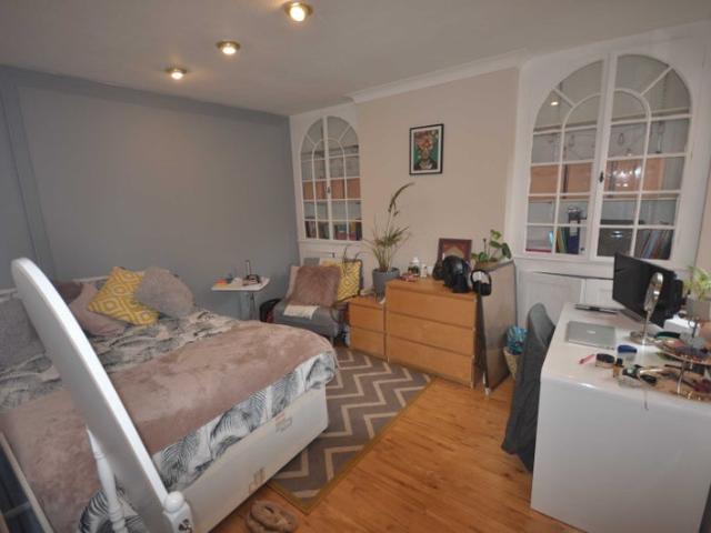 Bills Inc Studio Flat for Single Professional Only
