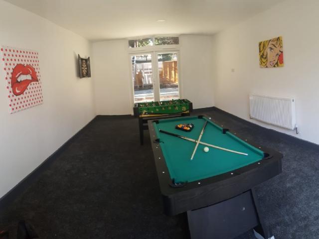 Bills Included: 82 Oak Tree Lane, x6 enuites & games room