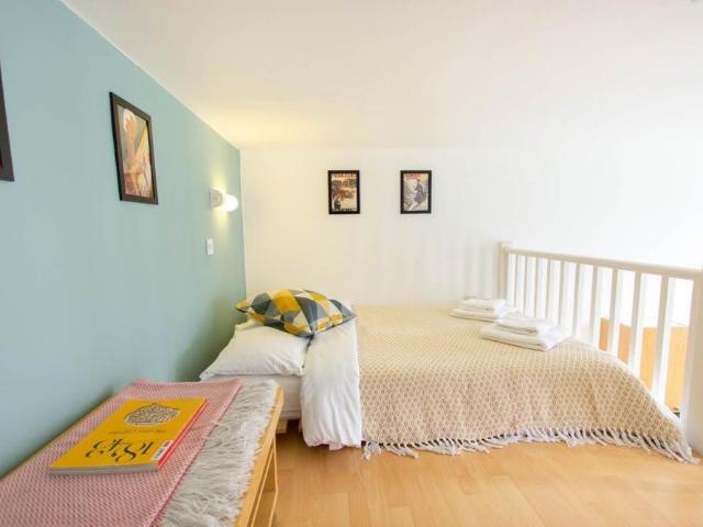 BILLS INCLUDED A charming, split level studio apartment in Earls Court, London SW5
