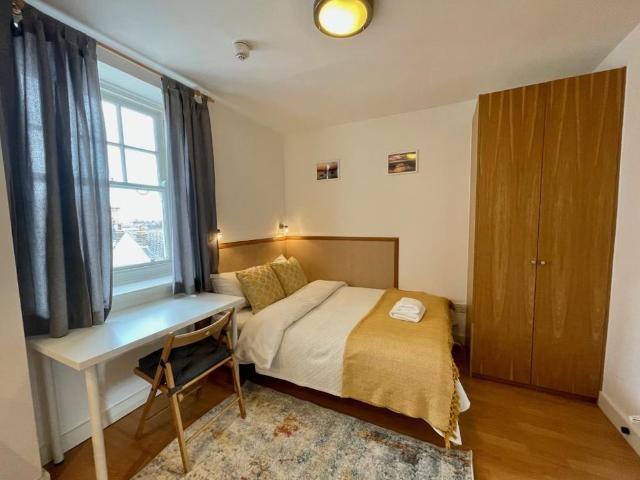 BILLS INCLUDED Bright and modern studio apartment in Hammersmith, London W6