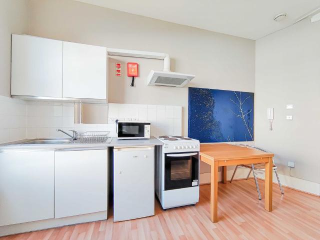 BILLS INCLUDED Bright Semi Studio in Kensington, London W8