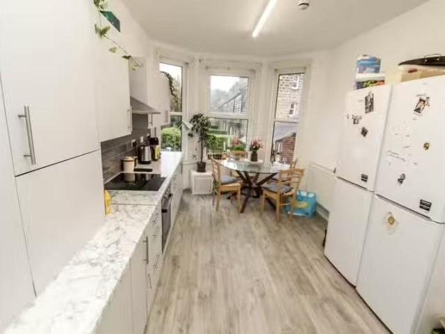 BILLS INCLUDED Claremont Drive. 6 bed terraced house to rent.