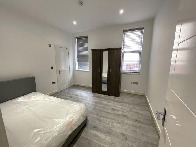 Bills Included Ensuite Room, Kingsthorpe Grove, Northampton NN2, Room to rent, £650 pcm | PrimeLocation