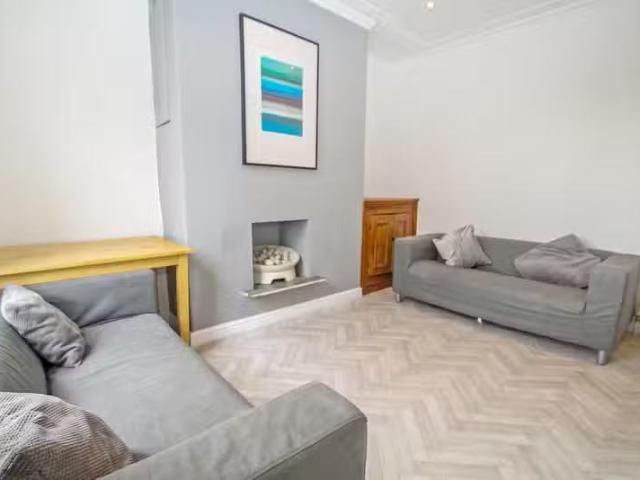 BILLS INCLUDED Granby Terrace. 3 bed terraced house to rent.