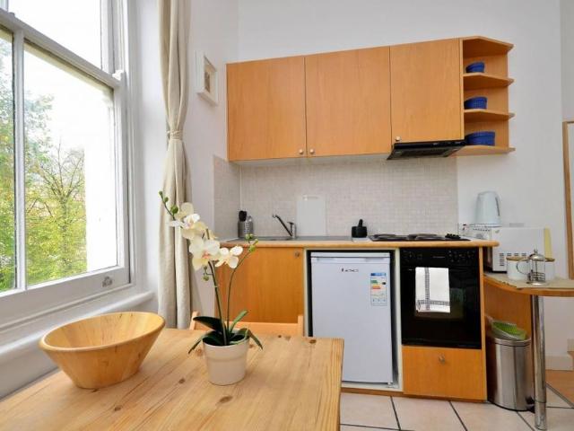 BILLS INCLUDED Self contained Studio Apartment in Earl's Court, London SW5