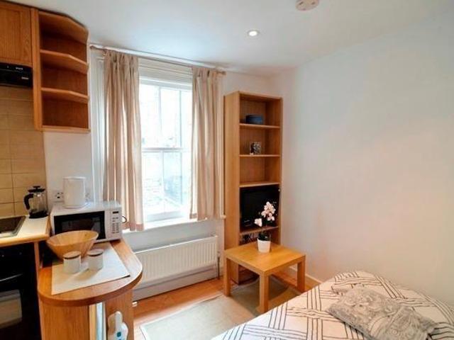 BILLS INCLUDED Studio flat to rent in West Kensington, London W14 Student Friendly
