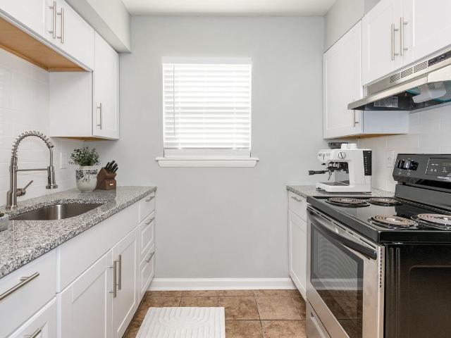 Birch Townhomes 2 Bedroom Apartment for Rent at 3115 Southwest Boulevard, Charlotte, NC 28216 Oakview Terrace
