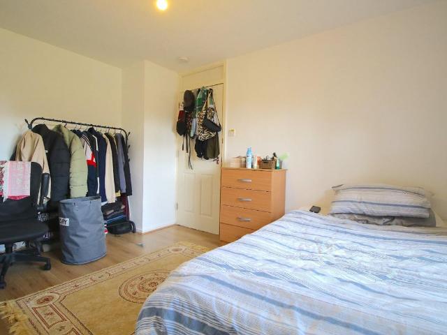 Birch Close, London E16, 4 bed property to rent, £3,000 pcm | PrimeLocation