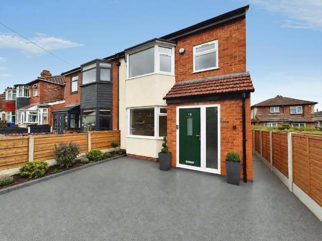 Birch Drive, Swinton M27 5 bed semi detached house to rent £1,995 pcm £460 pw