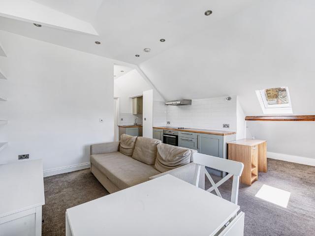 Birch Grove, Acton W3, 1 bed flat to rent, £1,700 pcm | PrimeLocation