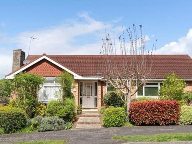Birch Grove, Cobham, 2 Bedroom Bungalow