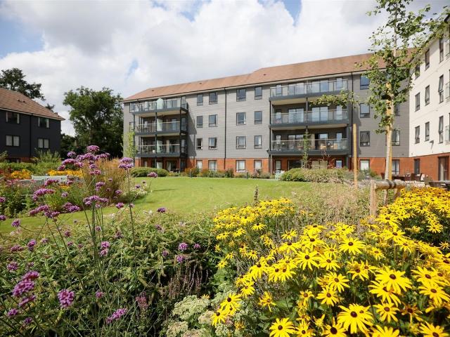Birch Grove, Frognal Avenue, Sidcup DA14, 2 bed flat to rent, £5,373 pcm | PrimeLocation