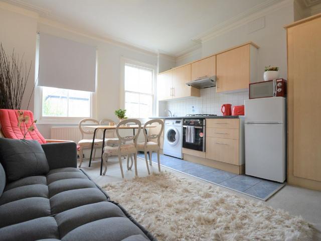 Birch Grove, London W3, 1 bed flat to rent, £1,600 pcm | PrimeLocation