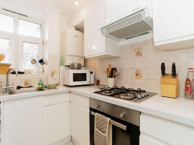 Birch House, Tulse Hill SW2, 3 bed flat to rent, £2,850 pcm | PrimeLocation